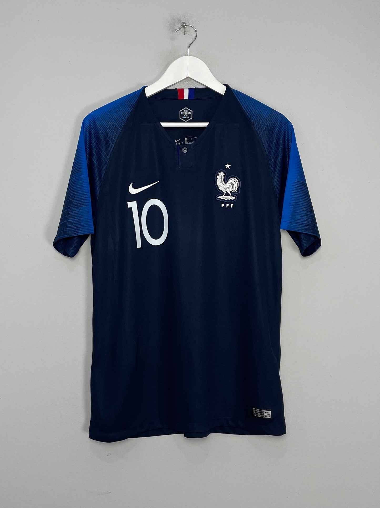 CULT KITS - 2018/19 FRANCE MBAPPE #10 HOME SHIRT (L) NIKE – Cult Kits