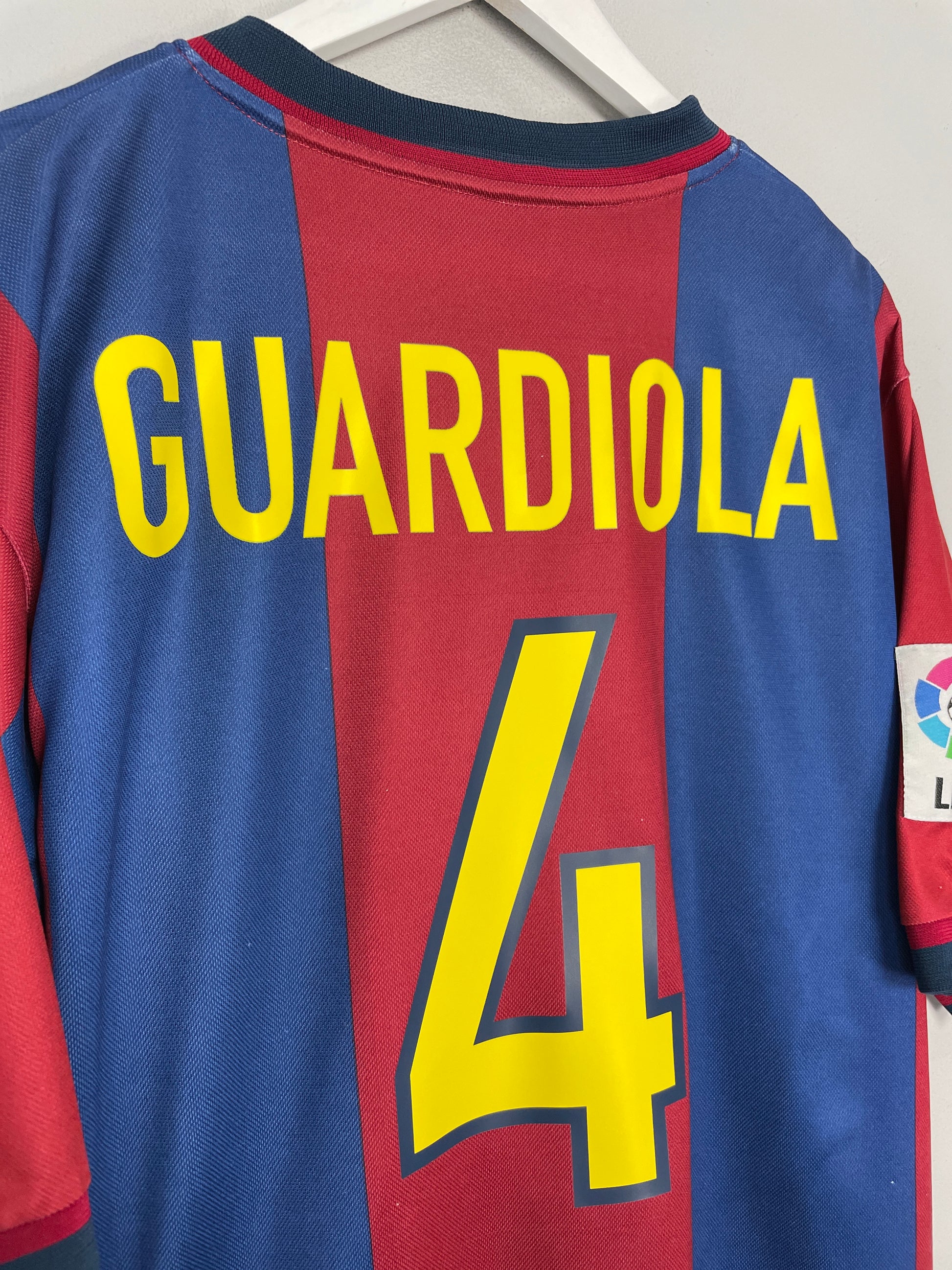 CULT KITS - 1998/00 BARCELONA GUARDIOLA #4 HOME SHIRT (XL) NIKE – Cult Kits