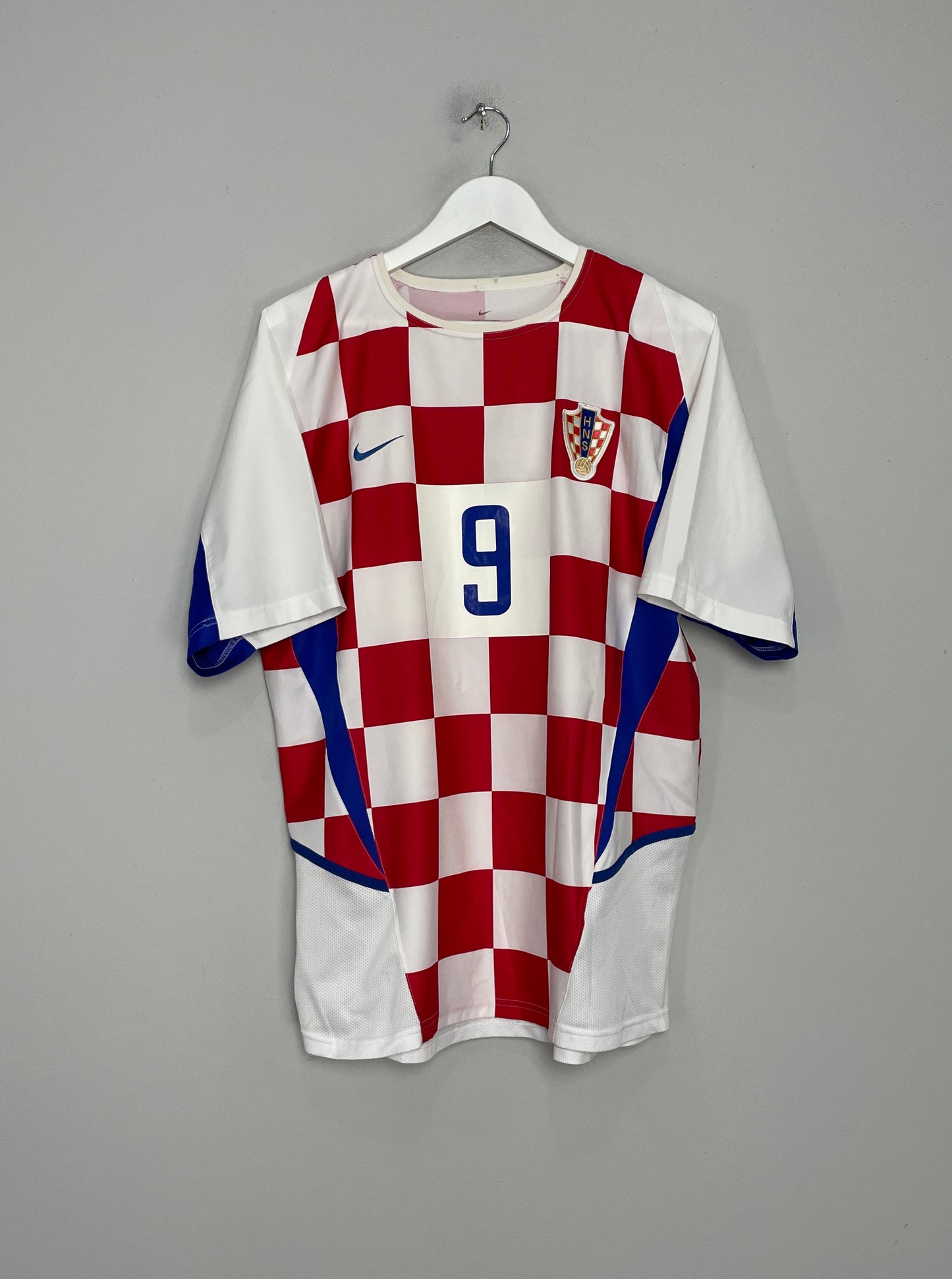 CULT KITS - 2002/03 CROATIA SUKER #9 HOME SHIRT (L) NIKE – Cult Kits