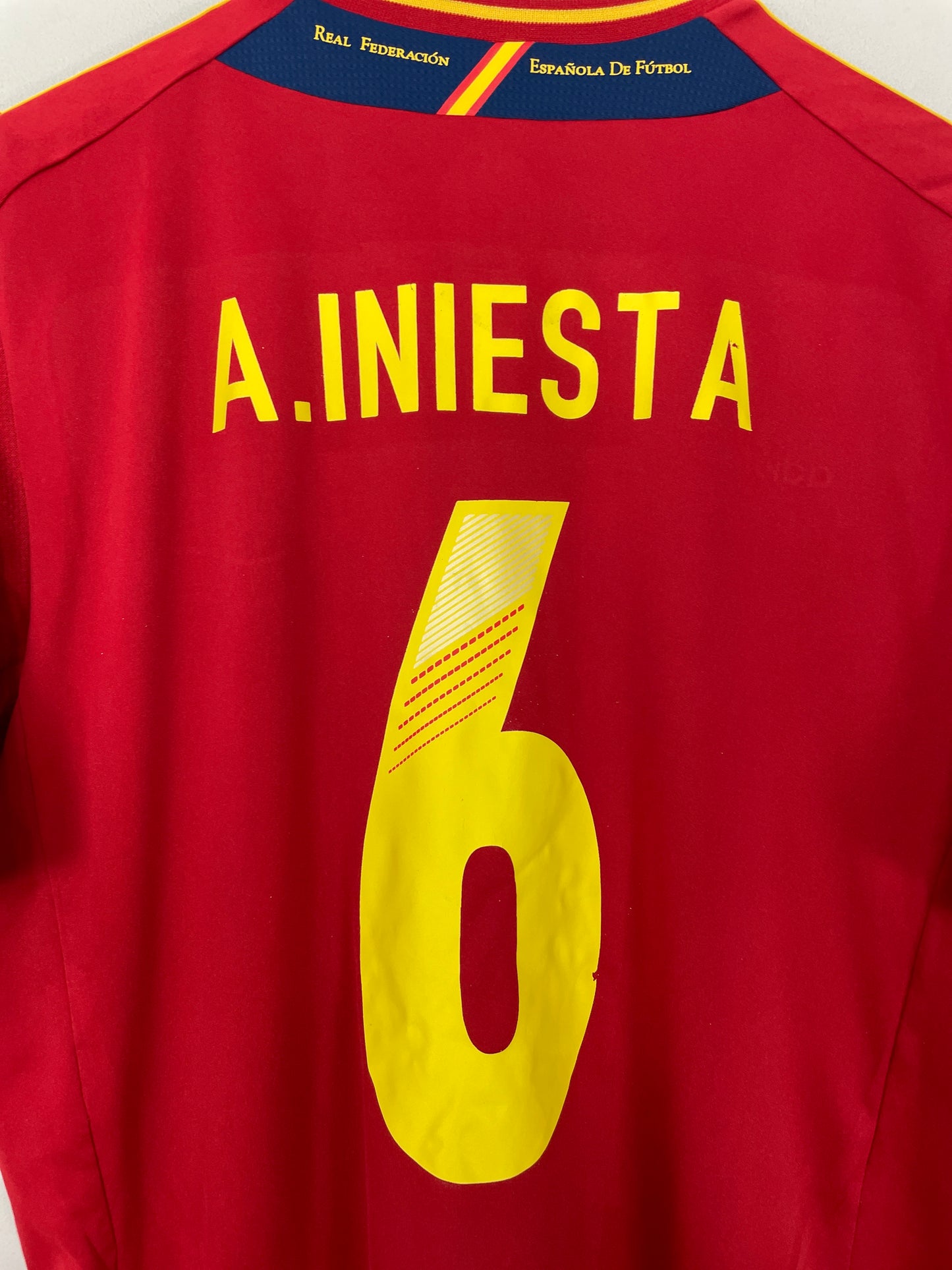 CULT KITS - 2011/12 SPAIN A.INIESTA #6 HOME SHIRT (L) ADIDAS – Cult Kits