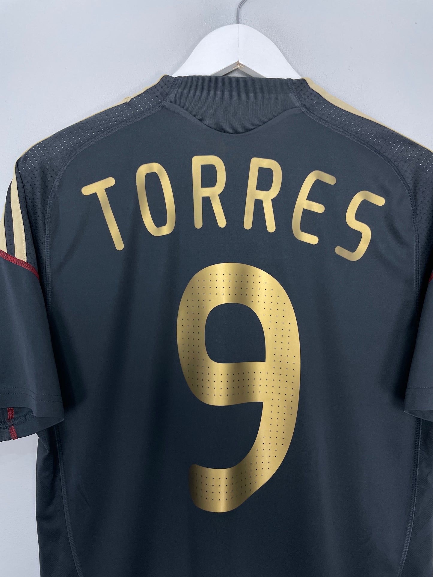 CULT KITS - 2009/10 LIVERPOOL TORRES #9 AWAY SHIRT (M) ADIDAS – Cult Kits