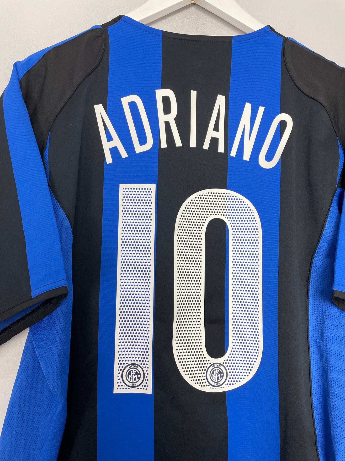 CULT KITS - 2004/05 INTER MILAN ADRIANO #10 HOME SHIRT (L) NIKE – Cult Kits