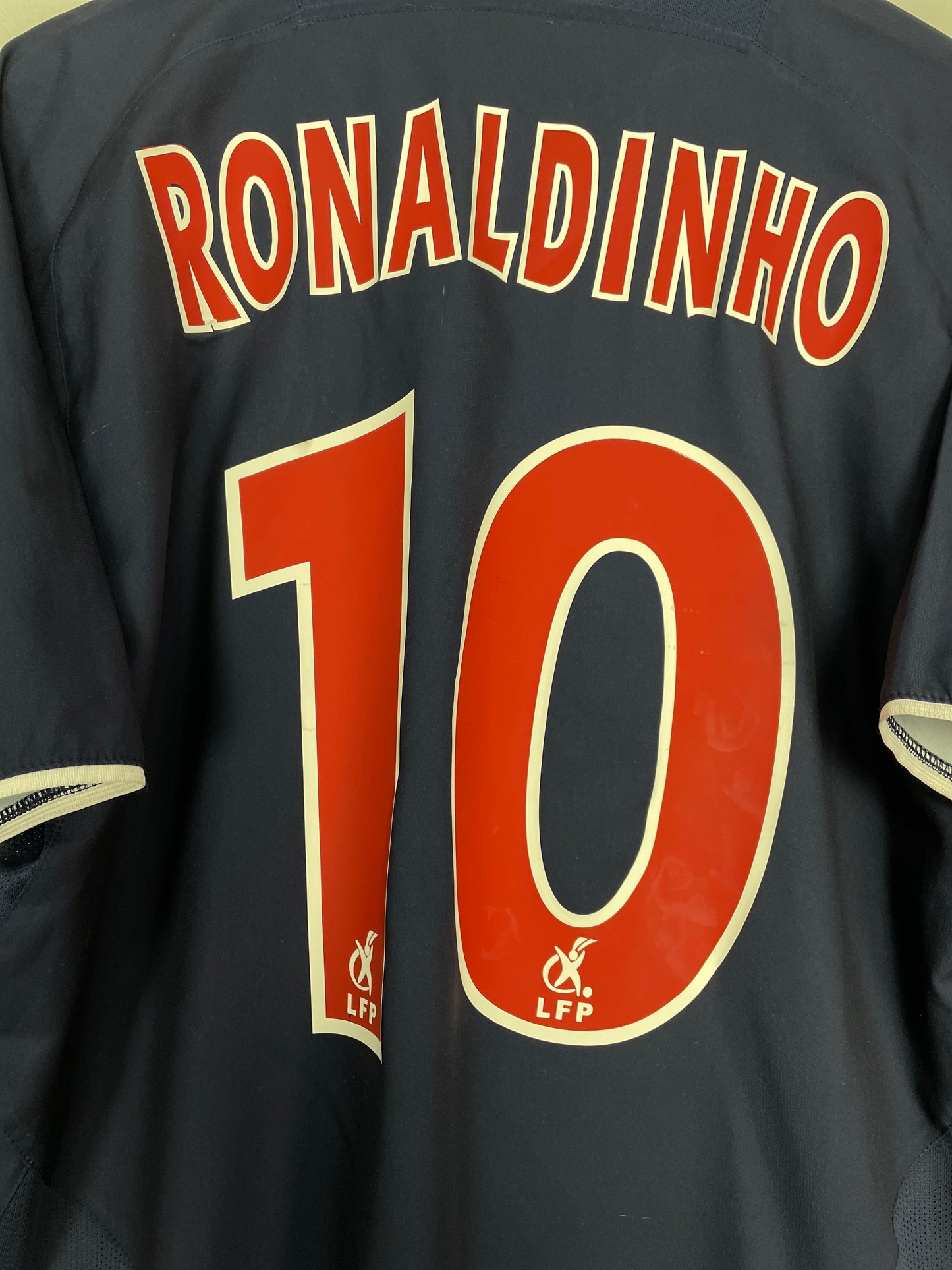 CULT KITS - 2002/03 PSG RONALDINHO HOME SHIRT (L) NIKE – Cult Kits