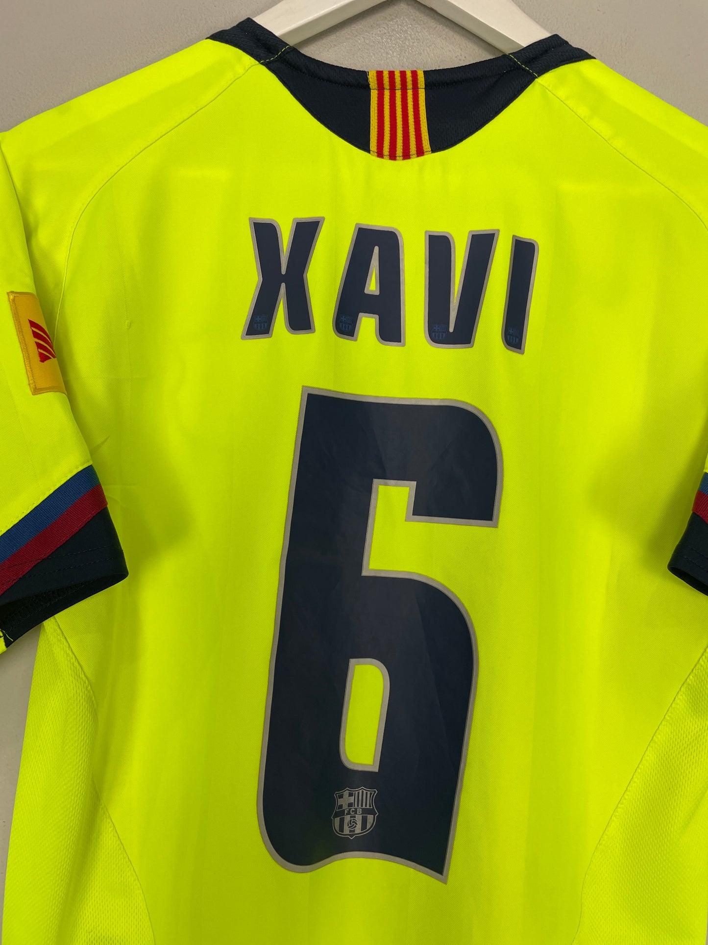 CULT KITS - 2005/06 BARCELONA XAVI #6 AWAY SHIRT (S) NIKE – Cult Kits