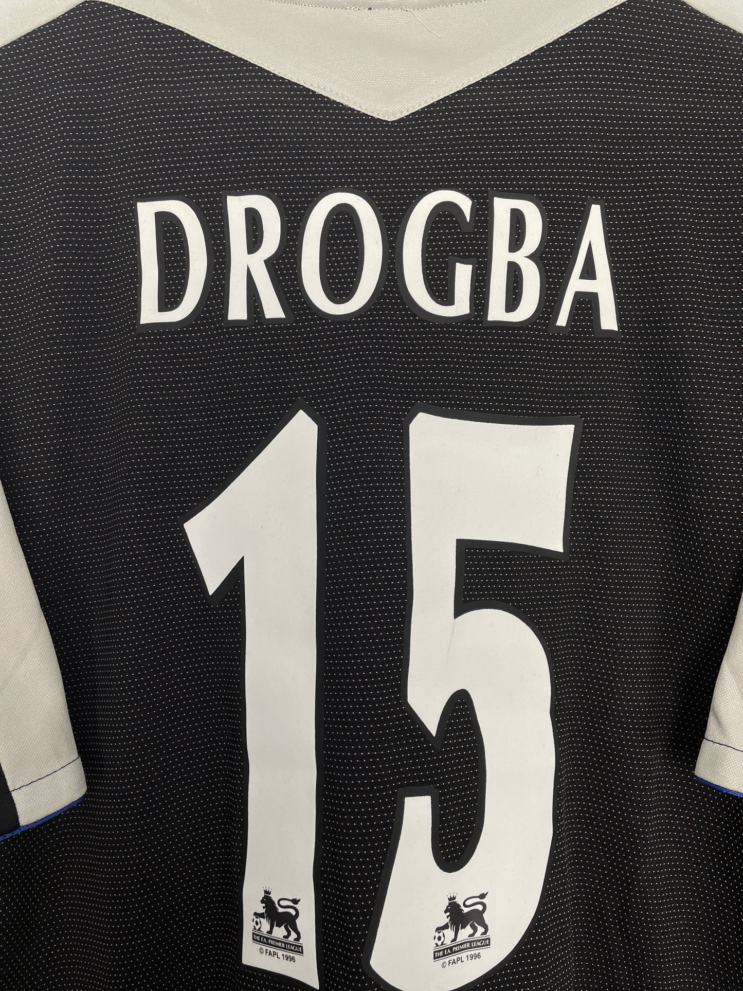 CULT KITS - 2004/05 CHELSEA DROGBA #15 AWAY SHIRT (XL) UMBRO – Cult Kits